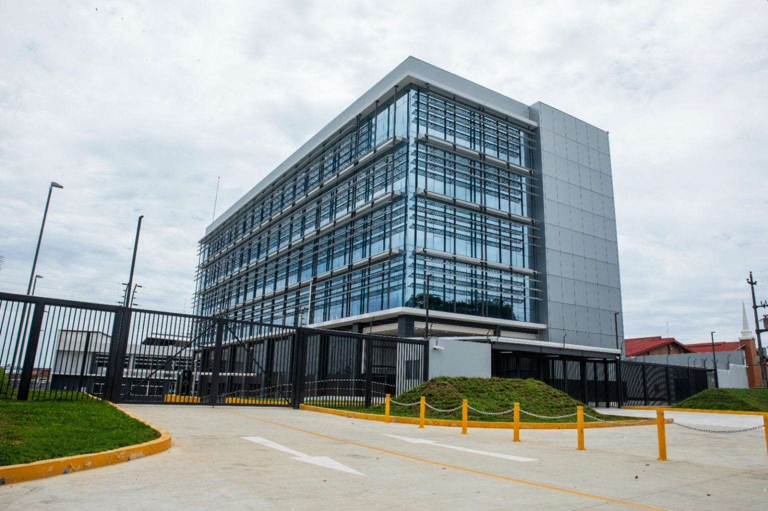 Autoridades regionales visitaron nuevo campus de la UTP en Iquitos ...